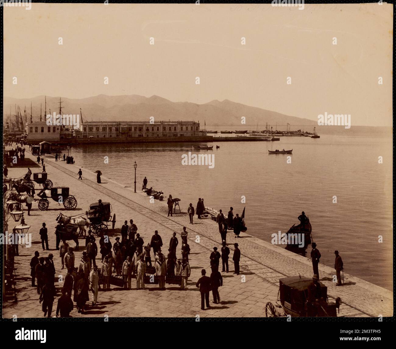 Smyrne, entrée du port et les quais , Cities & towns, Harbors, Piers ...