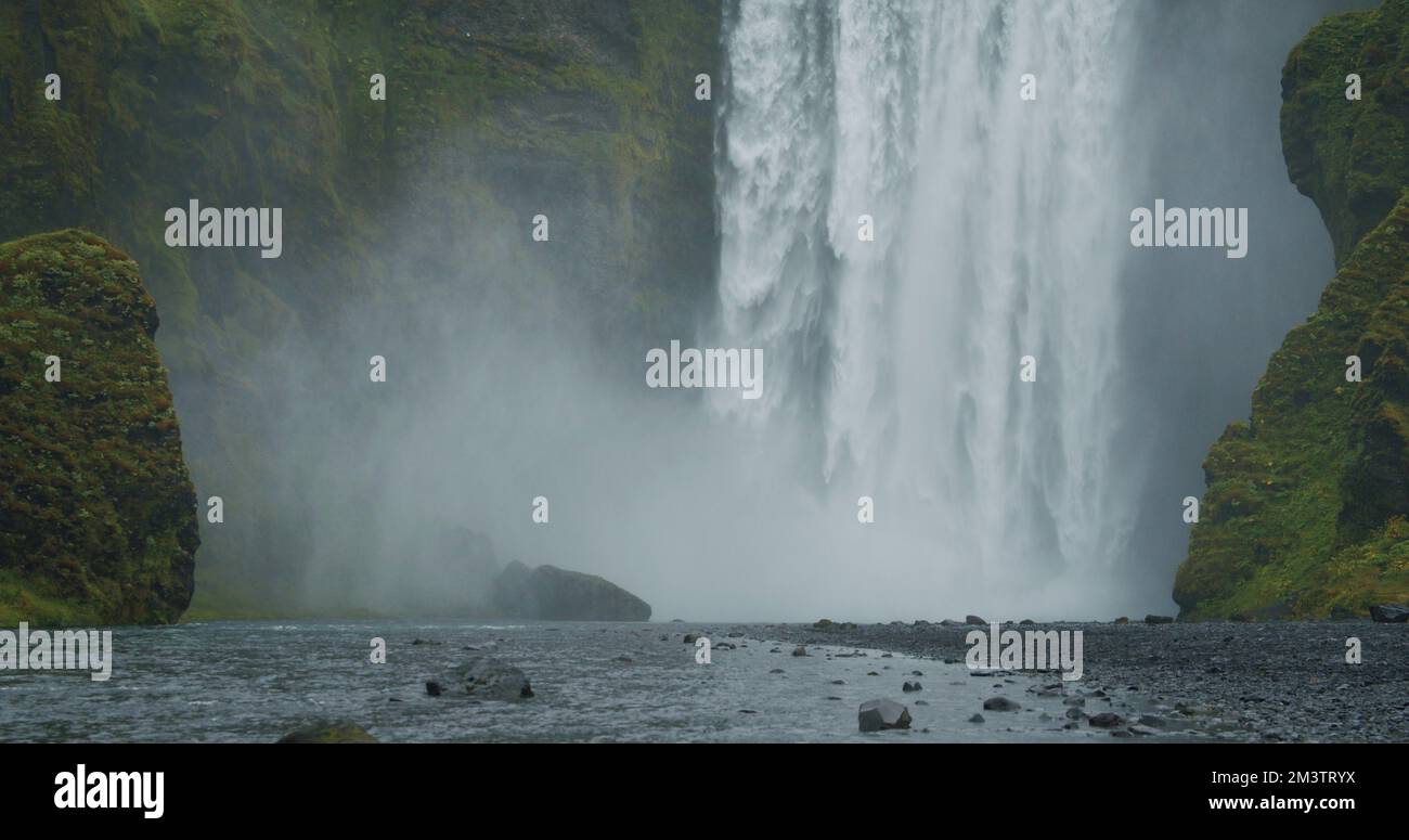Icelandic waterfall in slow motion hi-res stock photography and images ...