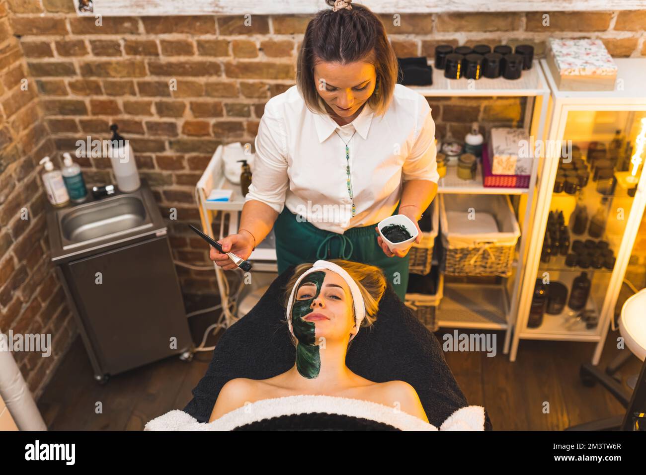 Mud woman body hi-res stock photography and images - Alamy