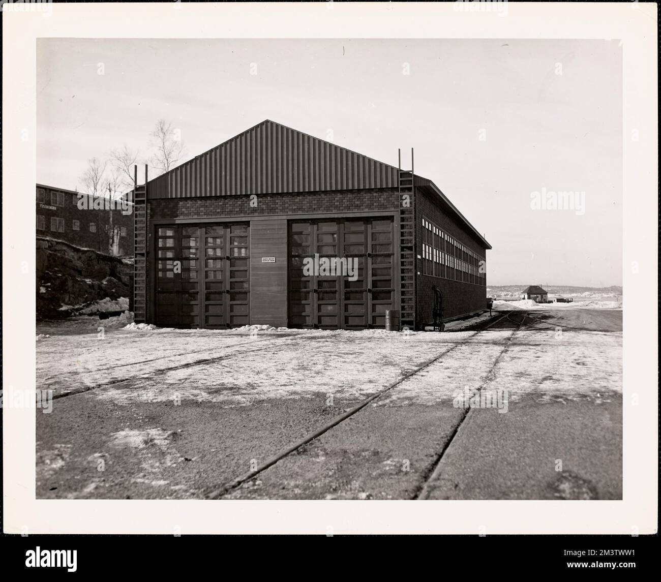 American military repair shop hi-res stock photography and images - Alamy