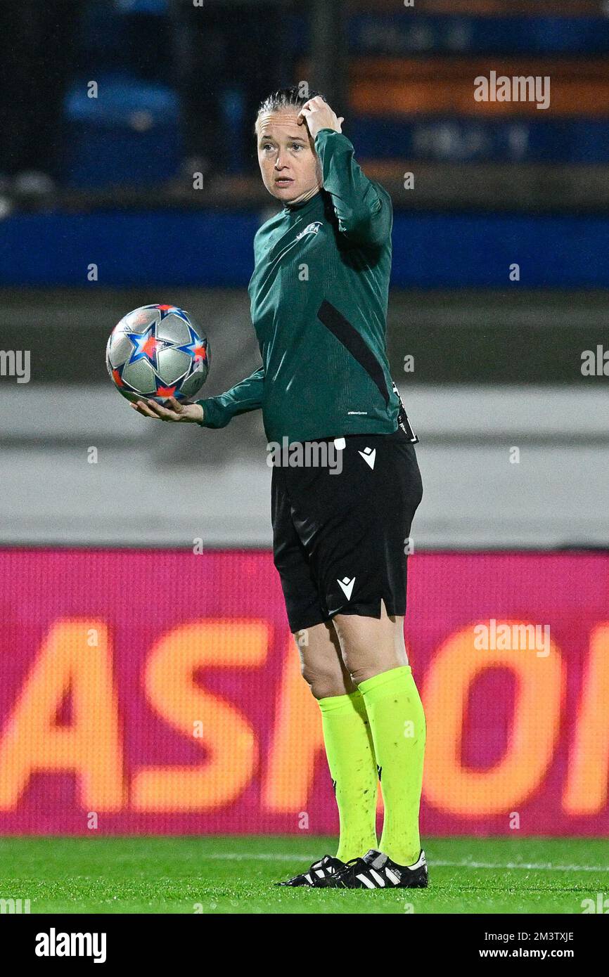 Referee cheryl foster hi-res stock photography and images - Alamy