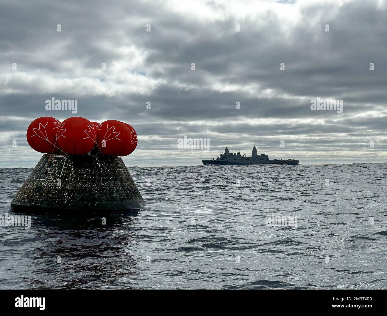 Nasa inflatable ship hi-res stock photography and images - Alamy