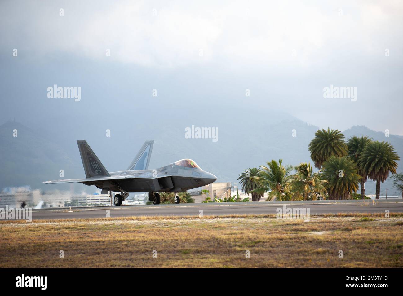 A U.S. Air Force F-22 Raptor, operated by the 199th and 19th Fighter ...