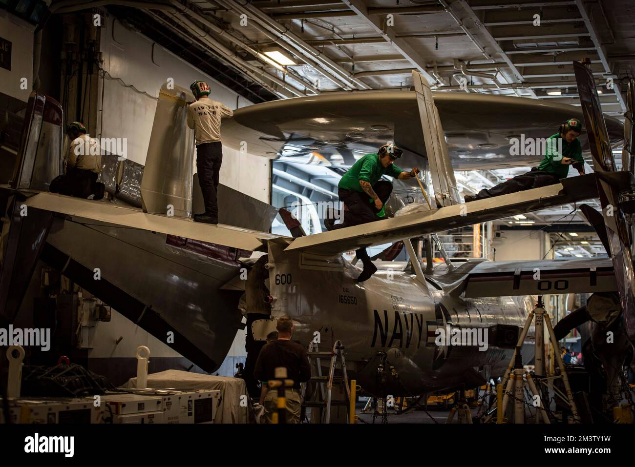 221216-N-XK462-1017 PACIFIC OCEAN (Dec. 16, 2022) U.S. Navy Sailors ...