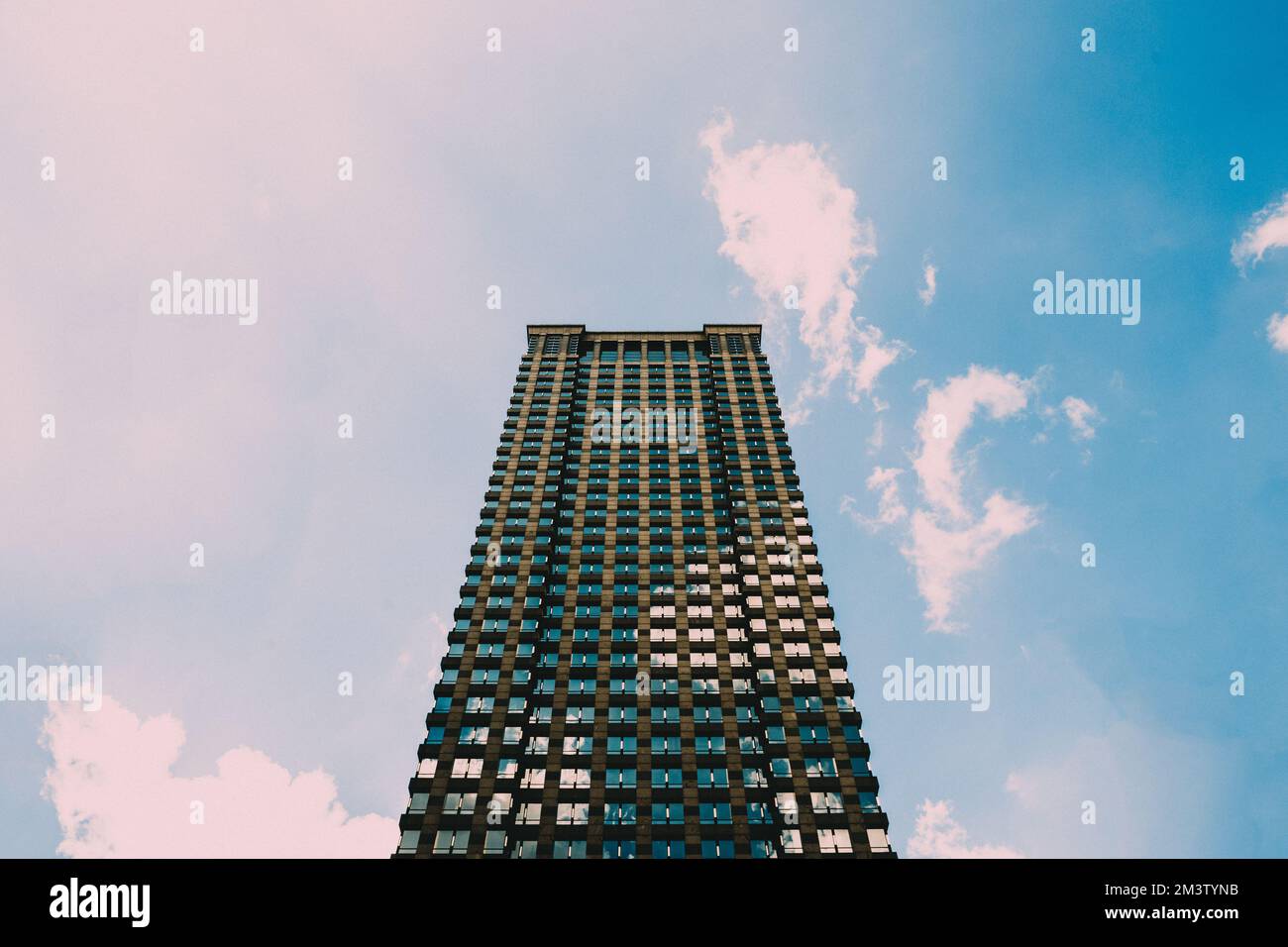 Symmetrical building hi-res stock photography and images - Alamy
