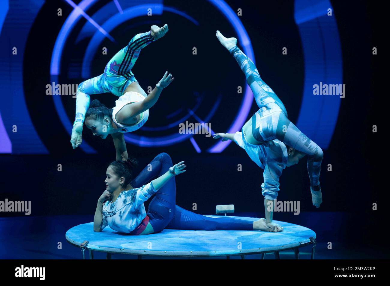 Duisburg, Deutschland. 16th Dec, 2022. The Puje troupe, contortion ...