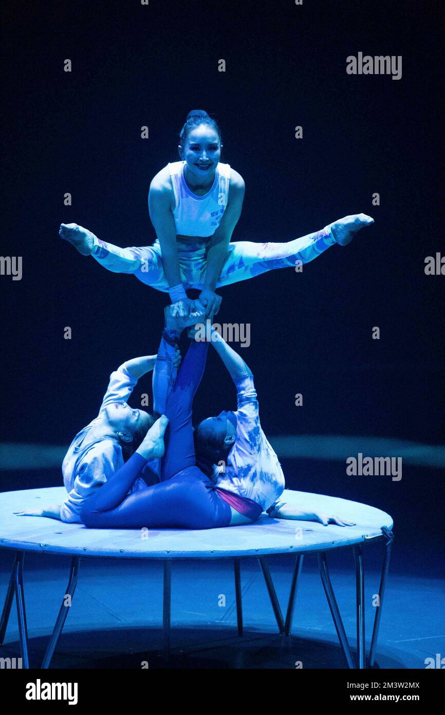 Duisburg, Deutschland. 16th Dec, 2022. The Puje troupe, contortion ...