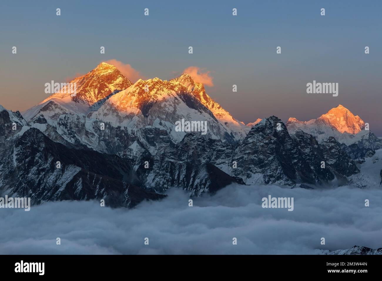 Breathtaking sunset over Everest summit, view from Renjo La pass ...