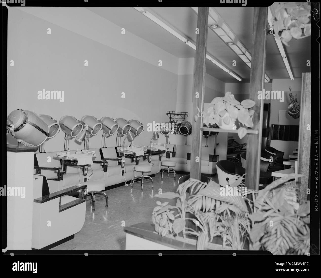 Beauty industry history Black and White Stock Photos & Images - Alamy