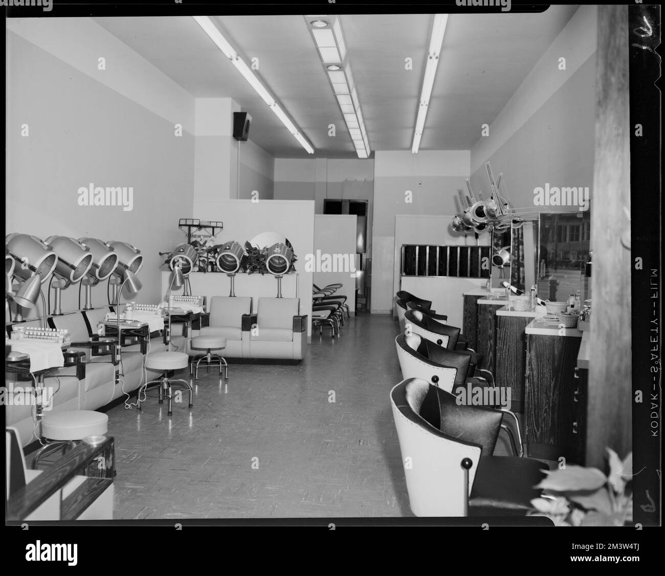 Beauty industry history Black and White Stock Photos & Images - Alamy