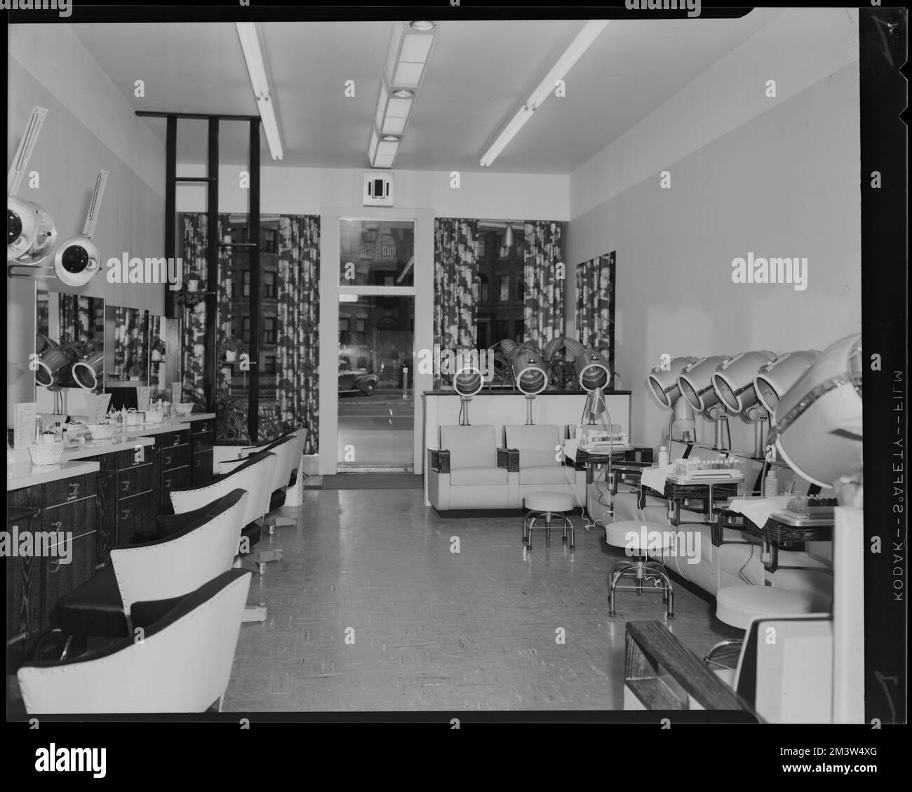 Beauty industry history Black and White Stock Photos & Images - Alamy