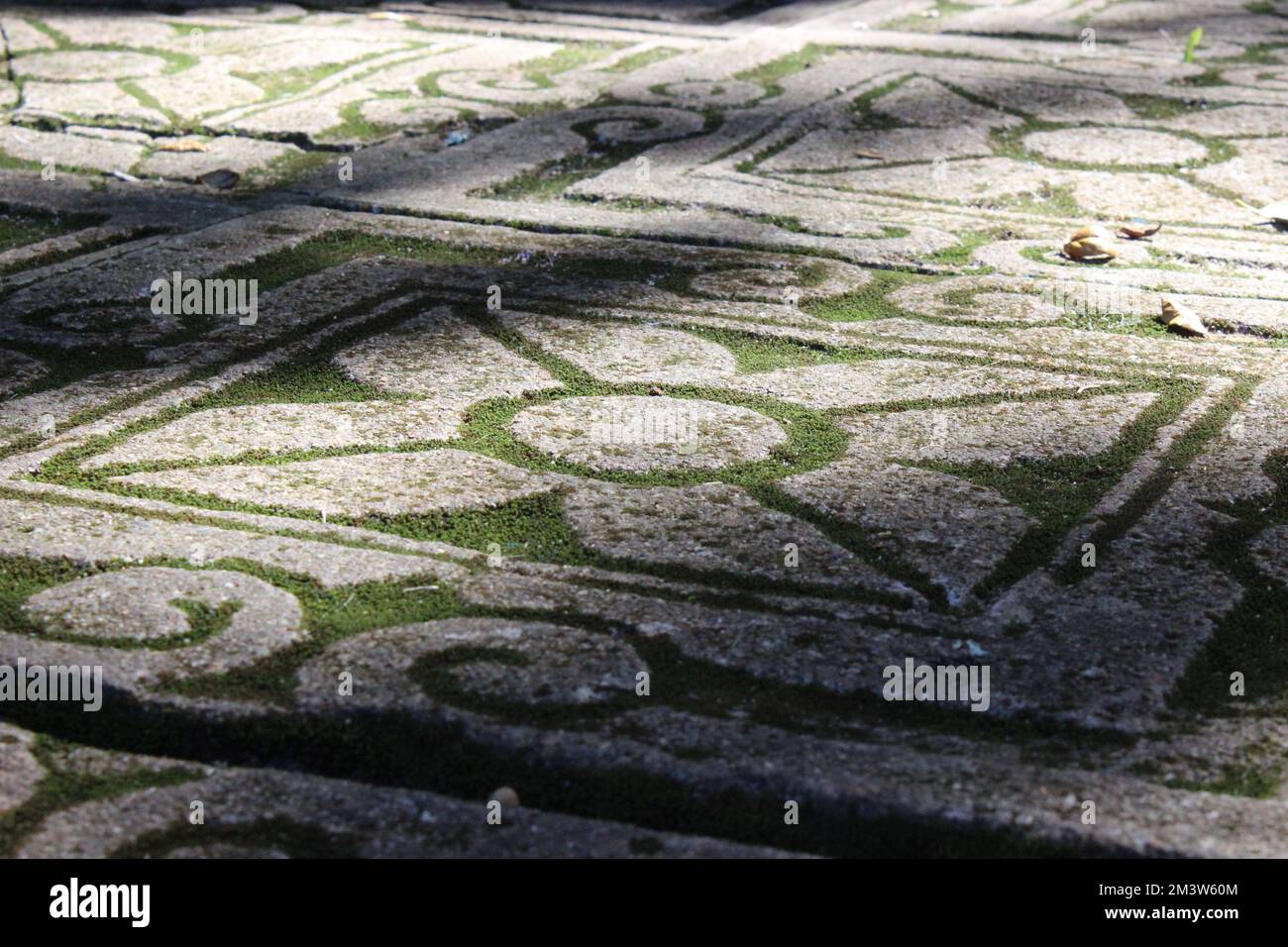 Ancient temple moss covered ruins hi-res stock photography and images ...