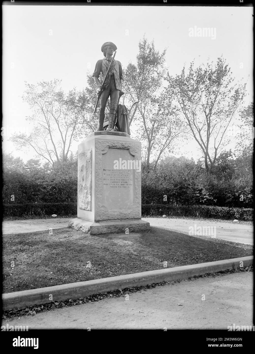 Minuteman statue concord massachusetts Black and White Stock Photos ...