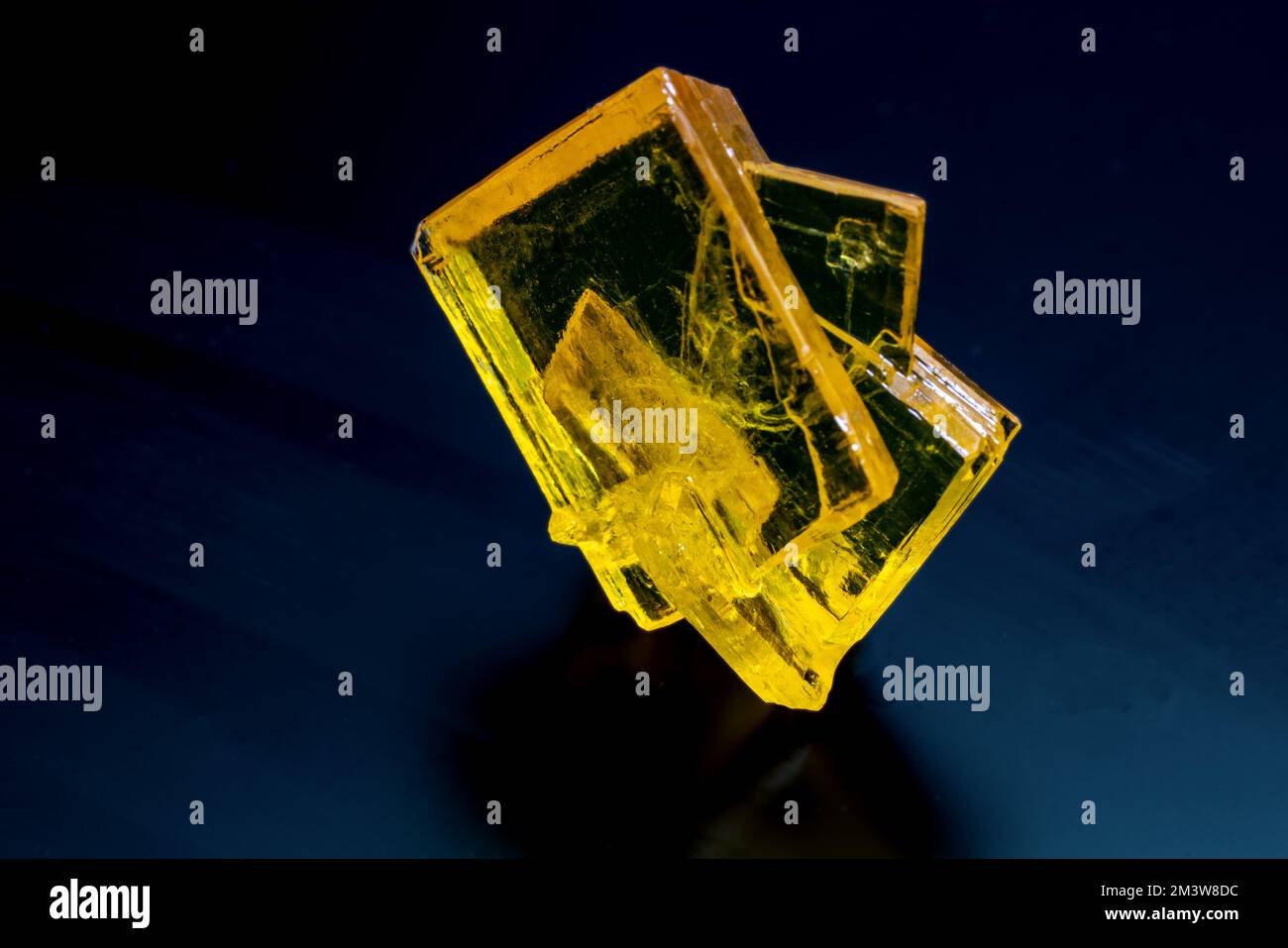 Yellow gemstone hi-res stock photography and images - Alamy