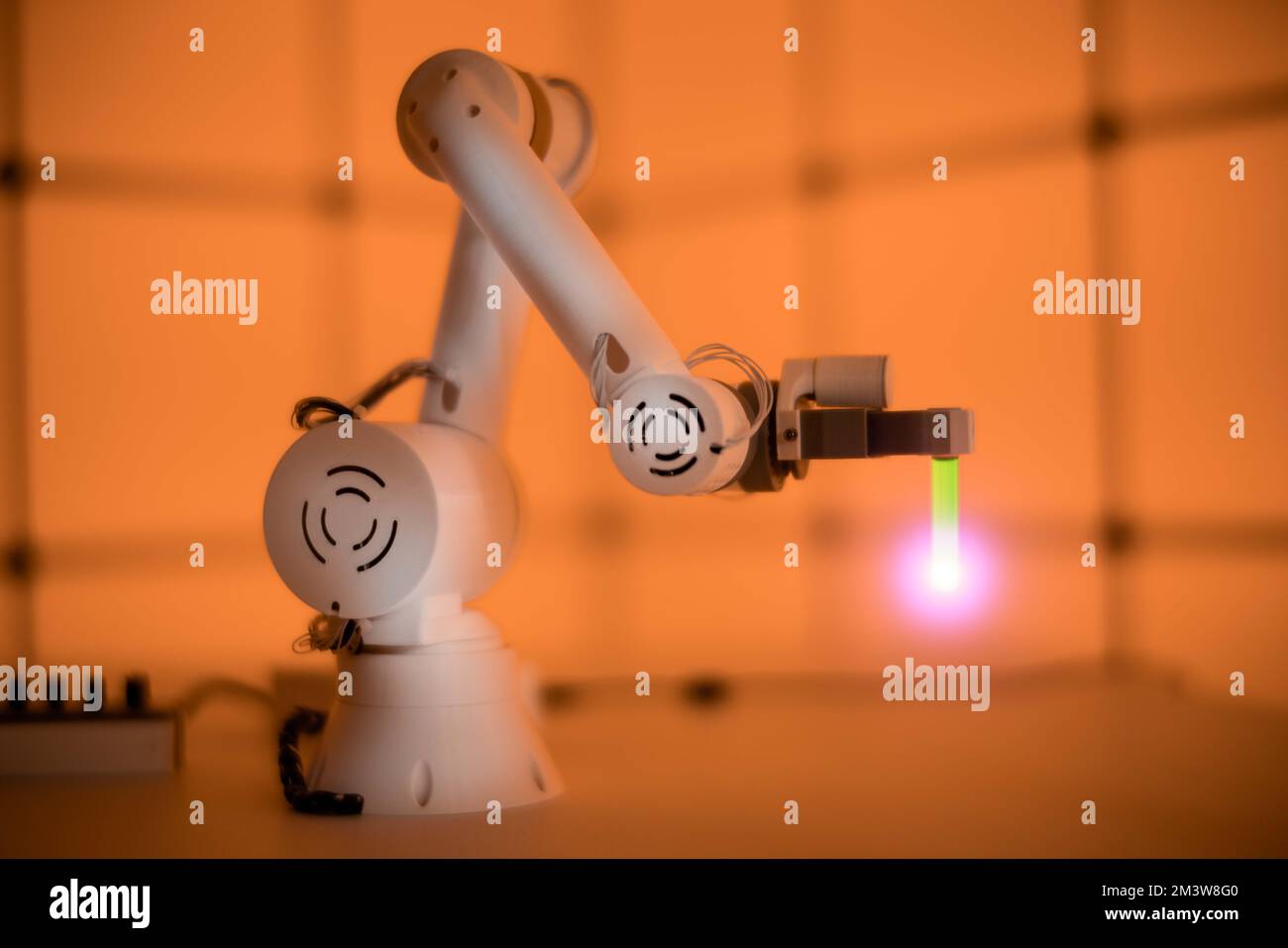 Lab robot arm hi-res stock photography and images - Alamy