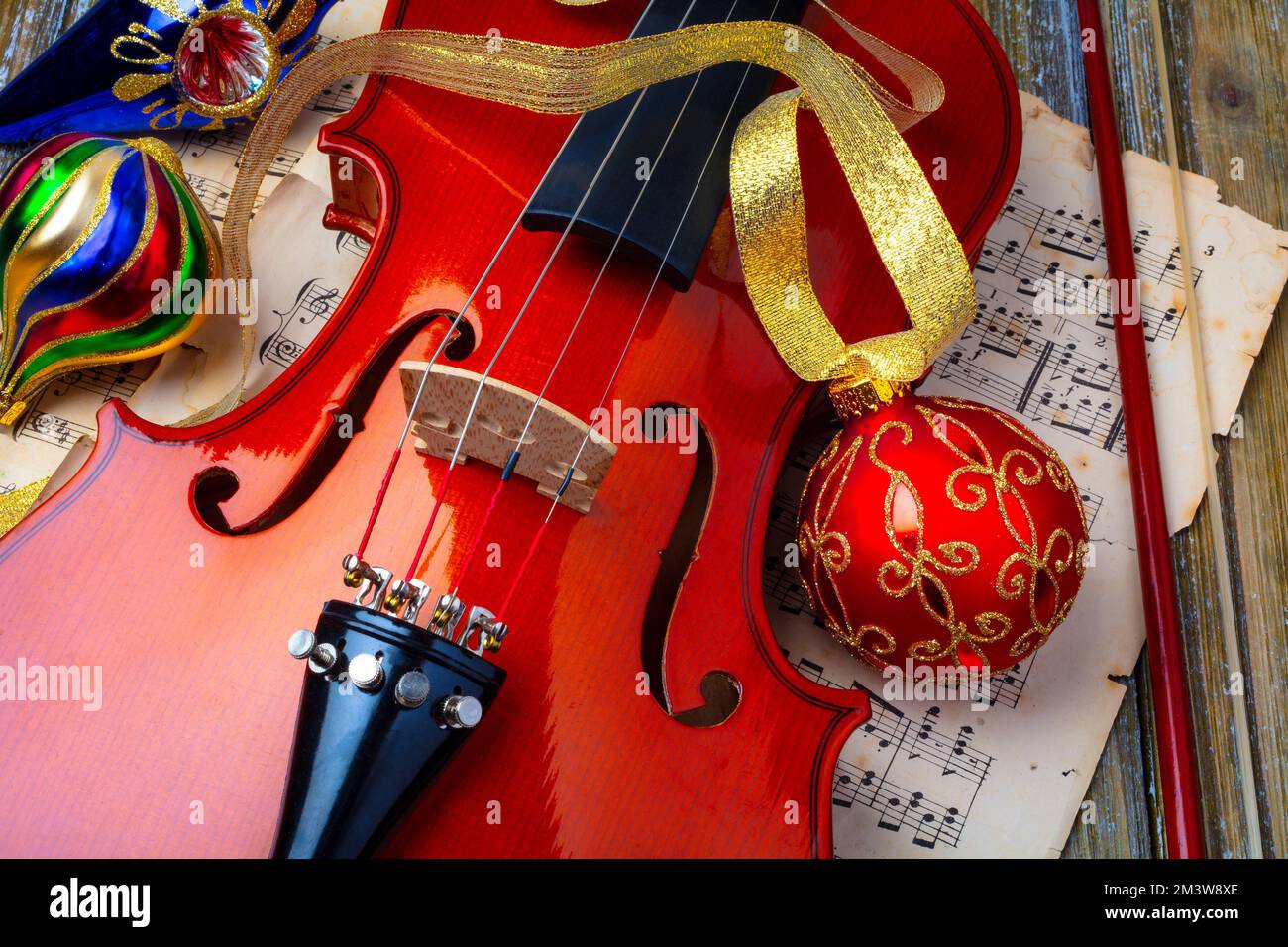 Violin and glass ball hi-res stock photography and images - Alamy