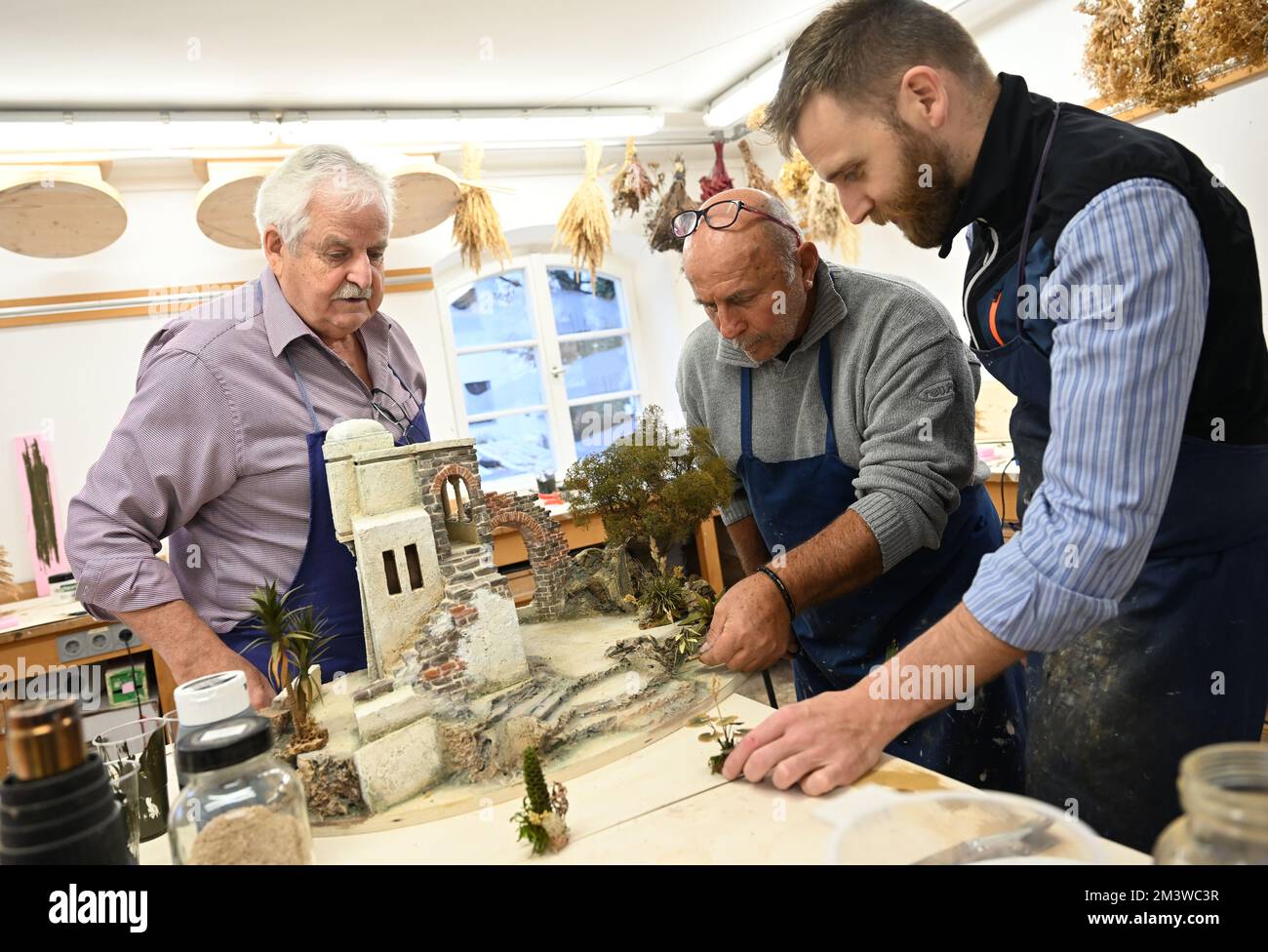 Master crib builder hi-res stock photography and images - Alamy