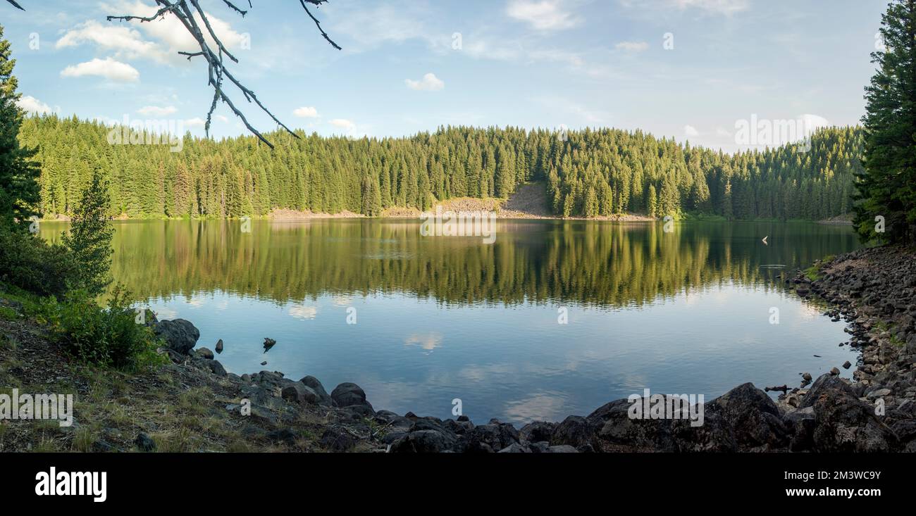 Lower Erma Bell Lake, in Oregon's Three Sisters Wilderness at dusk ...