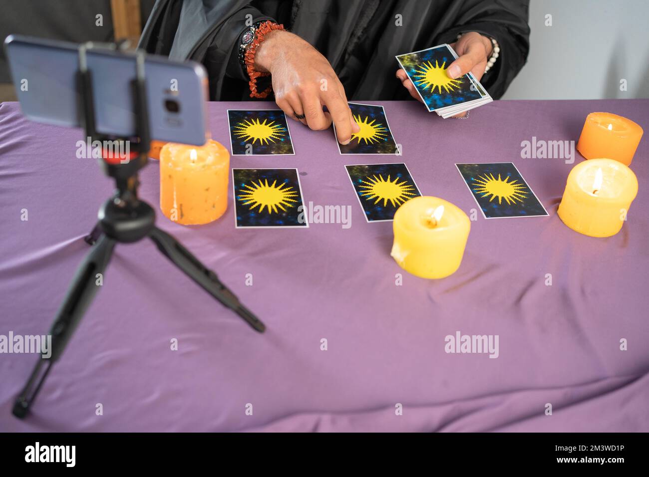 Telling application hi-res stock photography and images - Alamy