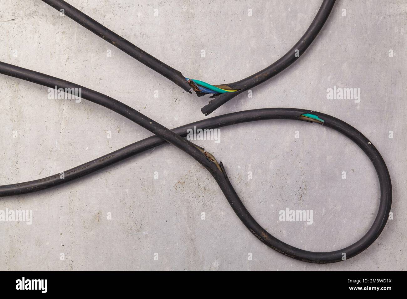 a damaged cable peeled off to reveal the inside. very dangerous to use ...