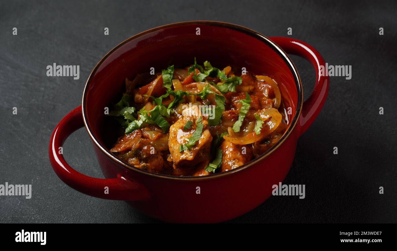 Spanish Chicken stew with tomatoes, onion and spices Stock Photo - Alamy