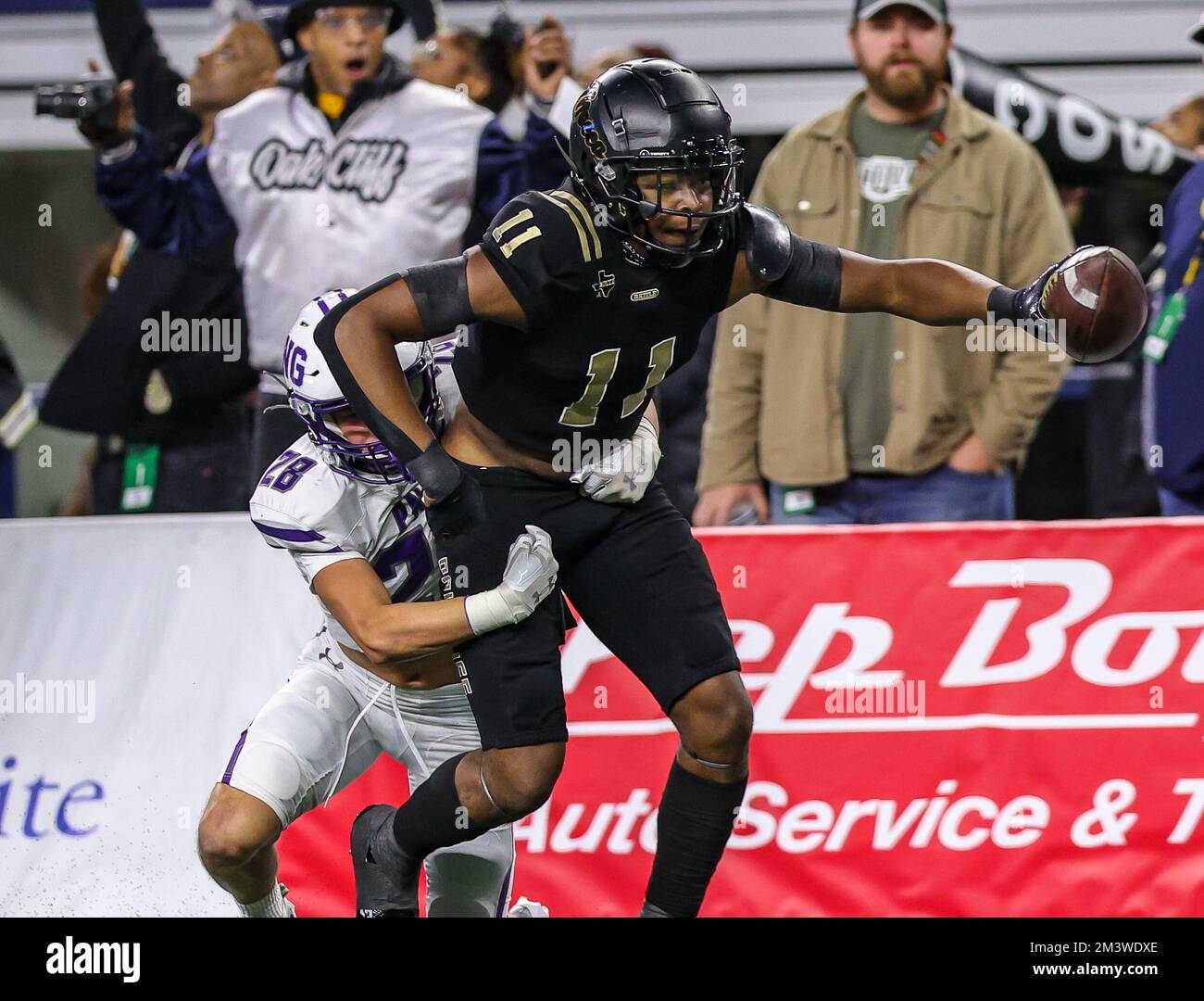 Dallas, TX, USA. 16th Dec, 2022. South Oak Cliff WR Jamyri Cauley #11 ...