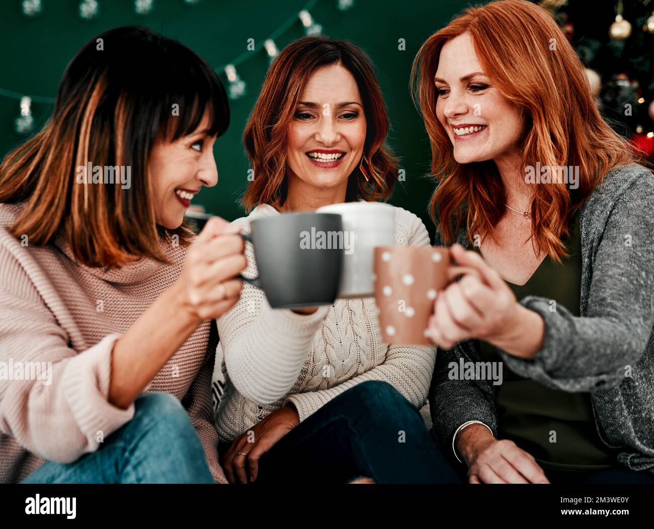 Group of women drinking coffee hi-res stock photography and images - Alamy