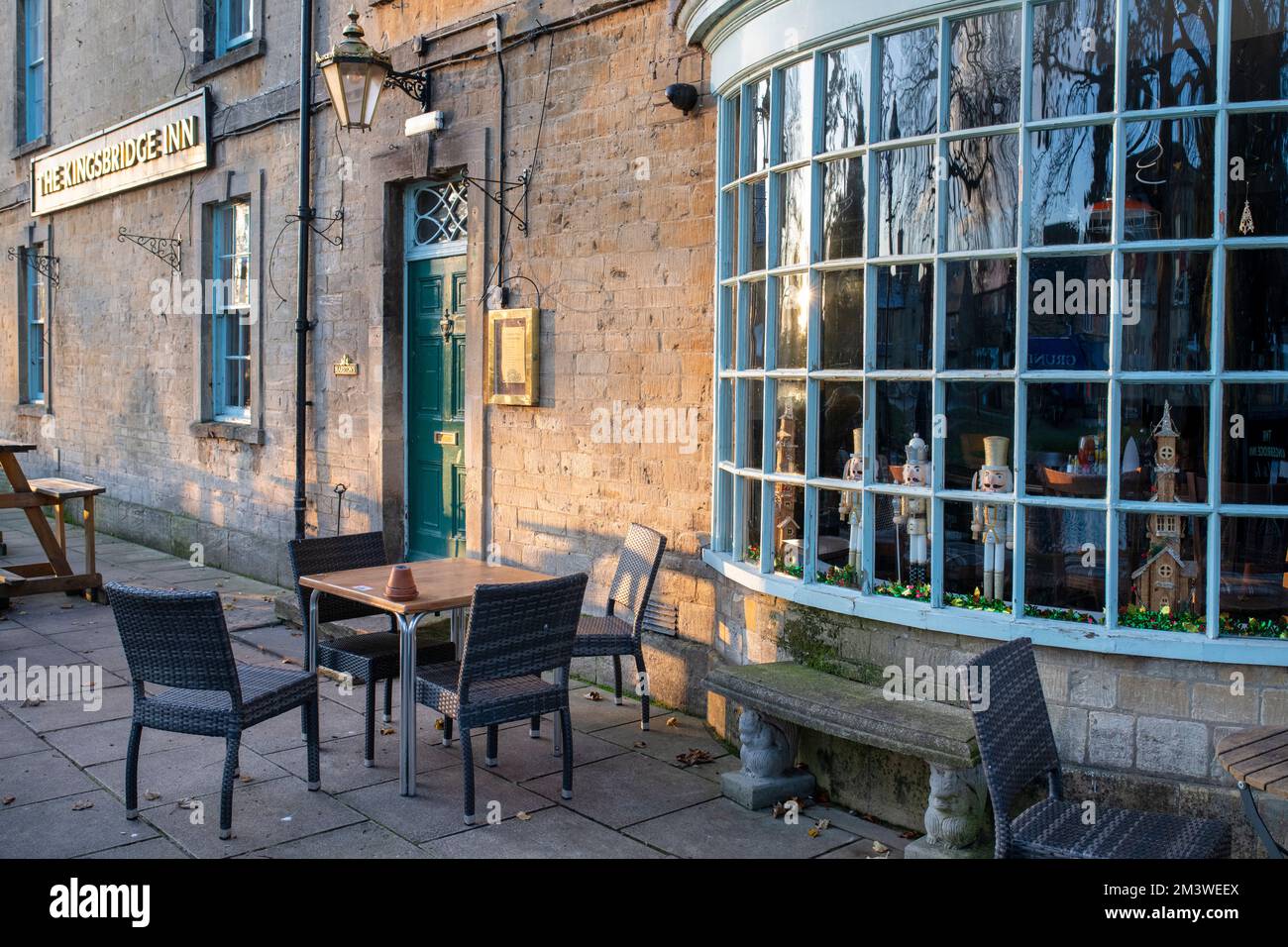 Early morning outside The Kingsbridge Inn at sunrise in winter. Bourton ...