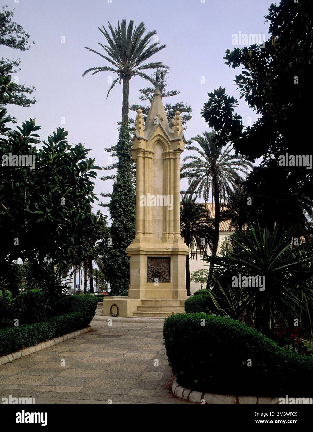 PLAZA DE AFRICA-MONOLITO DEDICADO A LA GUERRA DE AFRICA - FOTO AÑOS 90 ...