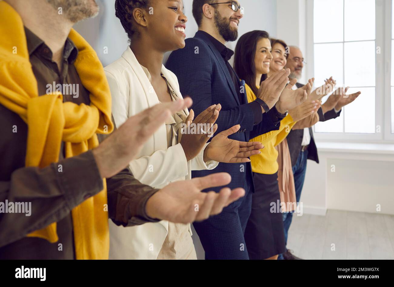 Applause hands hi-res stock photography and images - Alamy