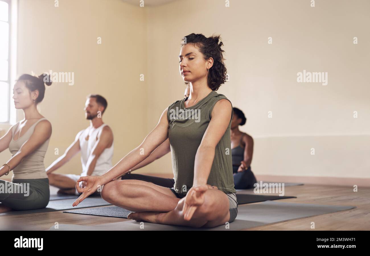 Young people group indoor hi-res stock photography and images - Alamy