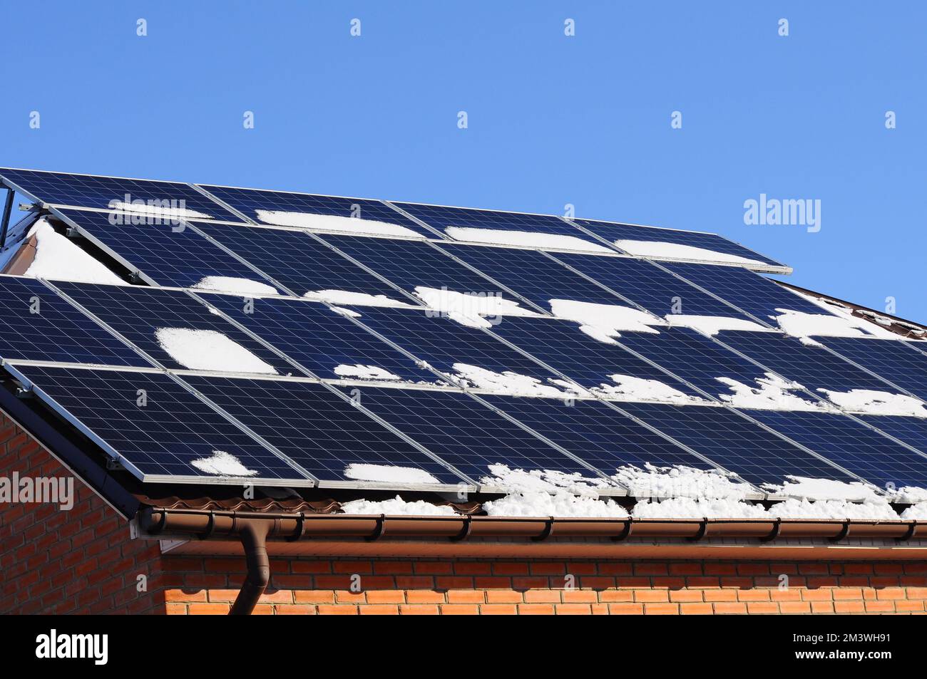 Solar panel cottage hi-res stock photography and images - Alamy
