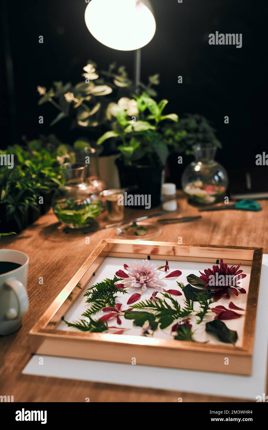 Real flower frame hi-res stock photography and images - Alamy