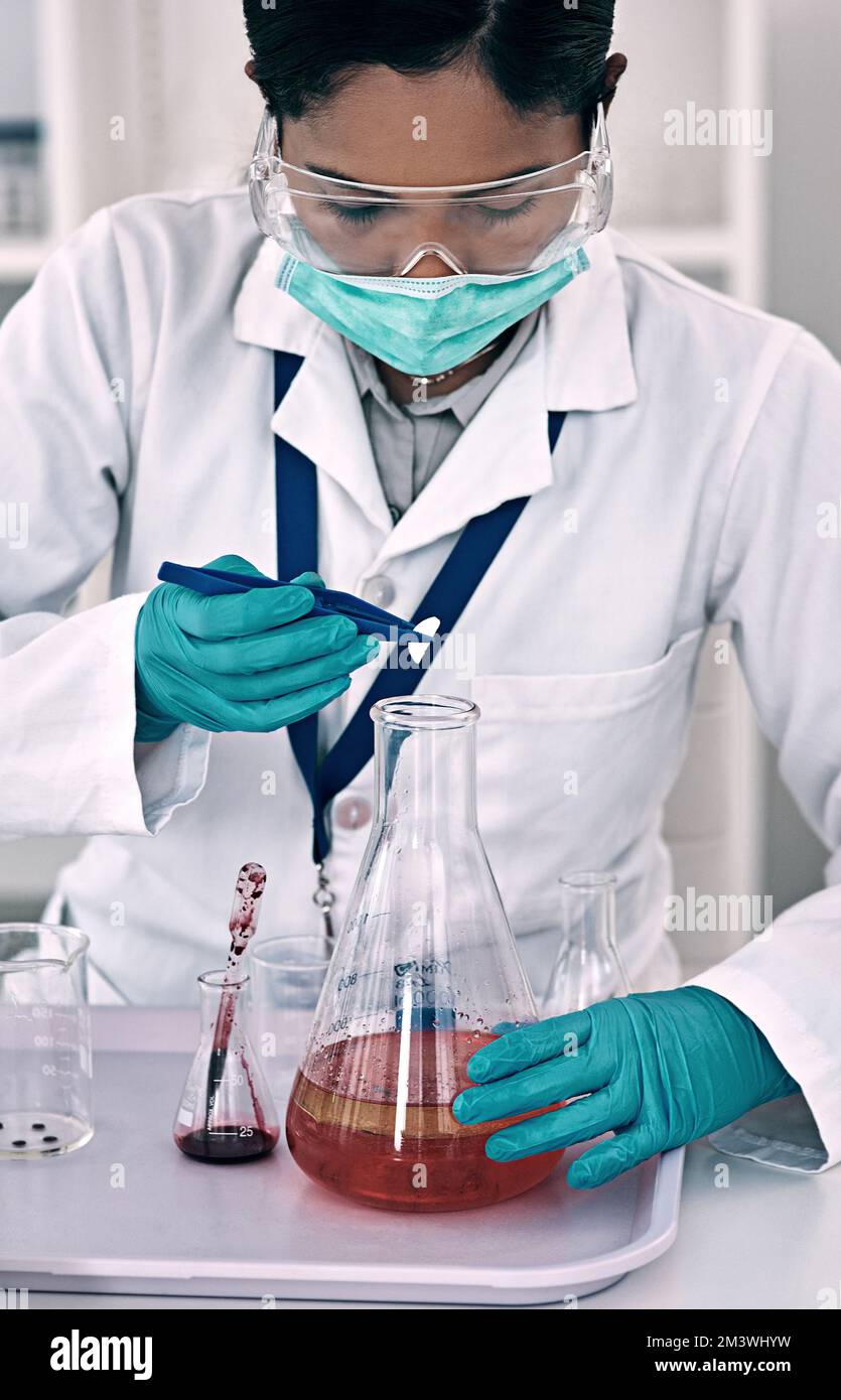 Experiment liquid hi-res stock photography and images - Alamy