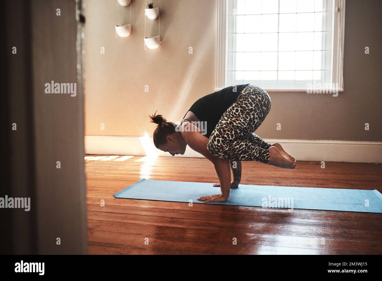 Core muscles woman hi-res stock photography and images - Alamy