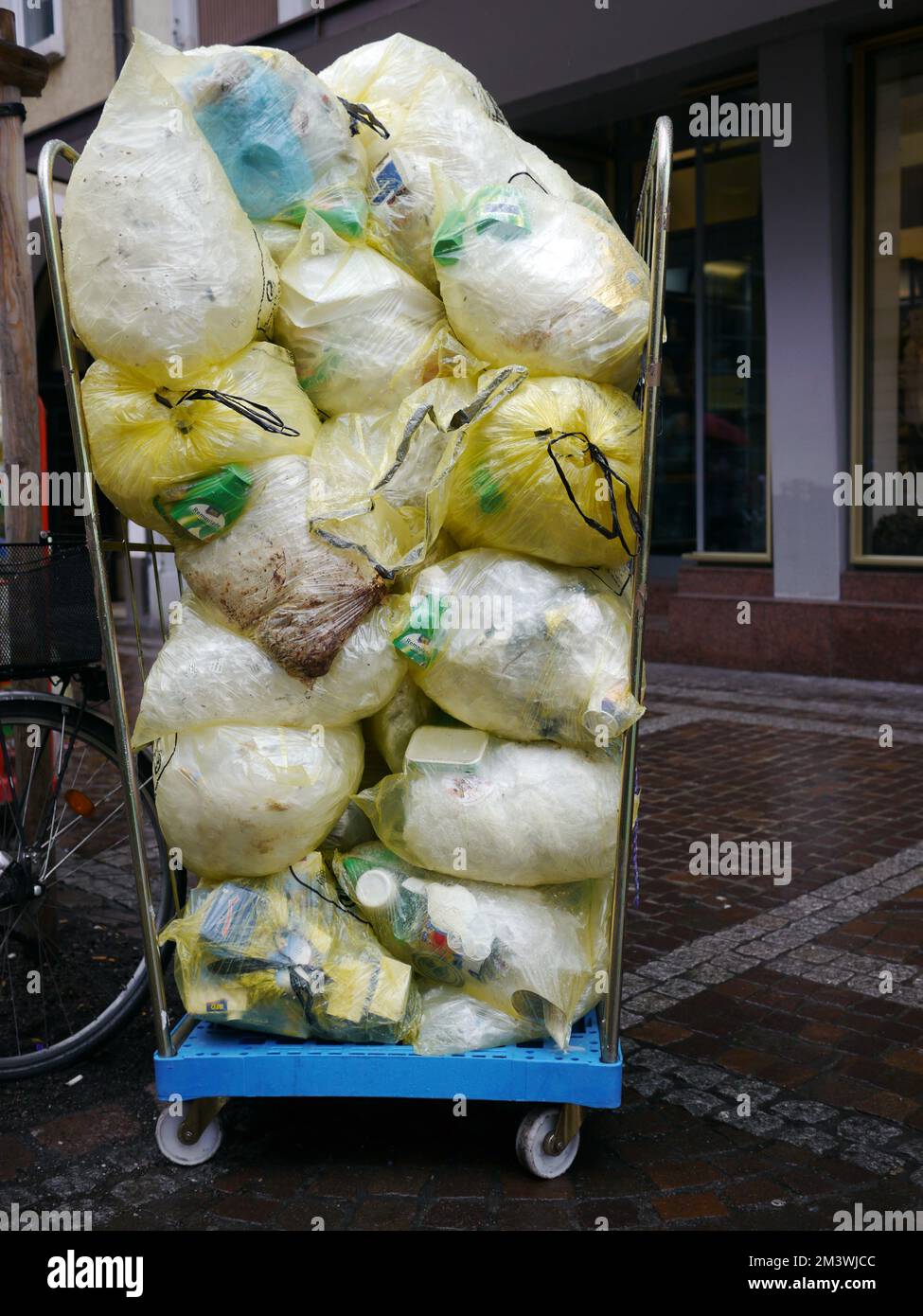 Curb sidewalk street trash litter hi-res stock photography and images ...