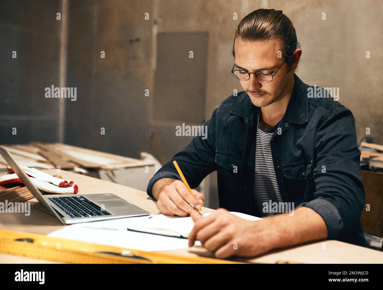Male draw hi-res stock photography and images - Alamy