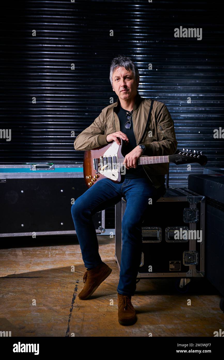 Gem archer oasis guitar player hi-res stock photography and images - Alamy