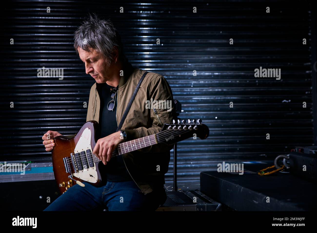 Gem archer oasis guitar player hi-res stock photography and images - Alamy