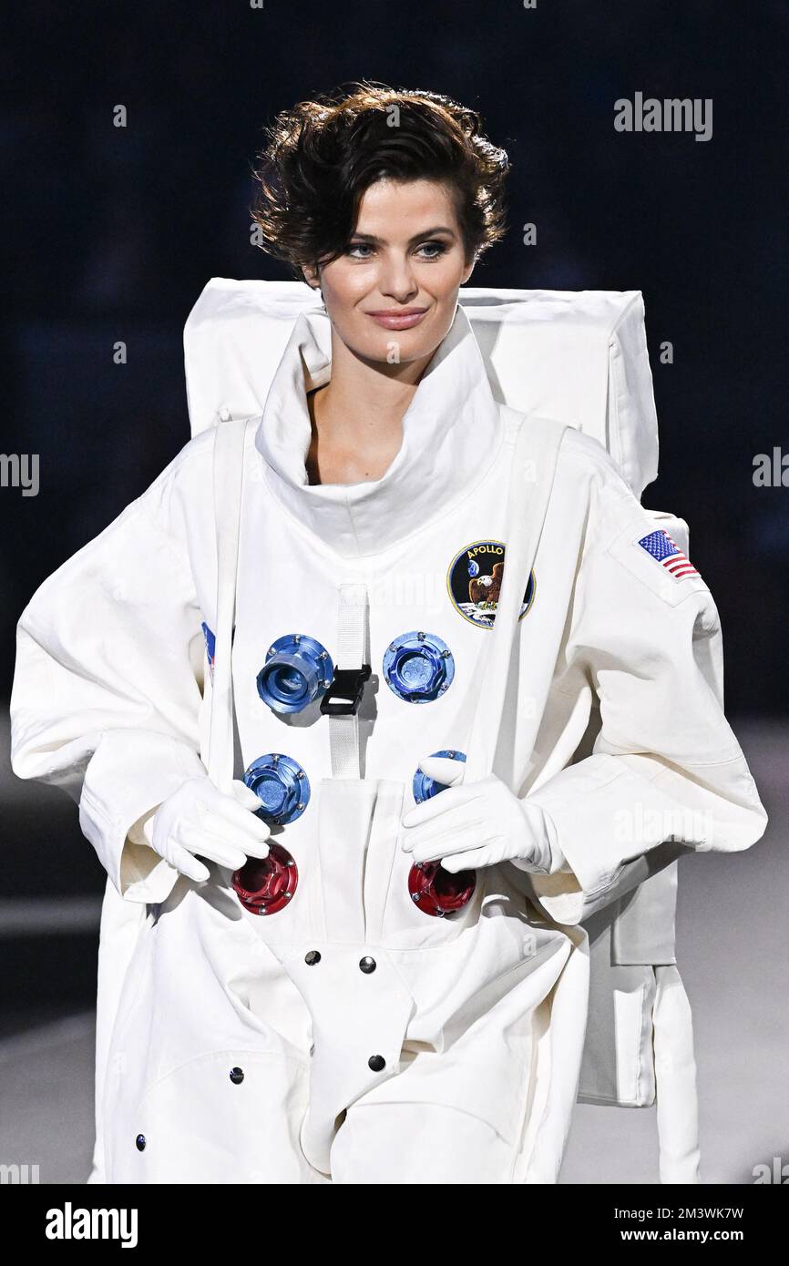 Brazilian model Isabeli Fontana walks the runway during the Qatar ...