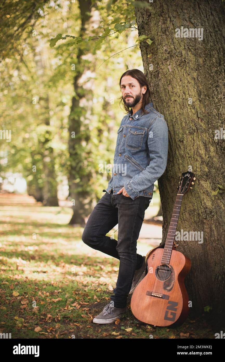 Portrait of Grant Nicholas, vocalist and guitarist in Feeder ...