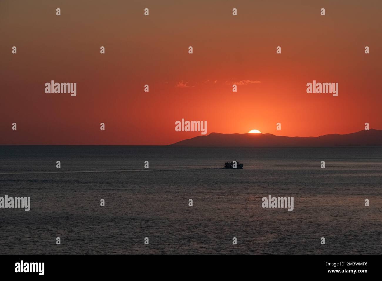 Sailing into the sun hi-res stock photography and images - Alamy