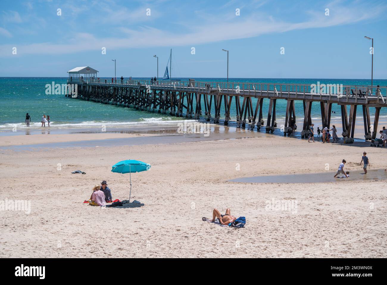 Adelaide, Australia. 17 December 2022. People enjoying the hot weather ...