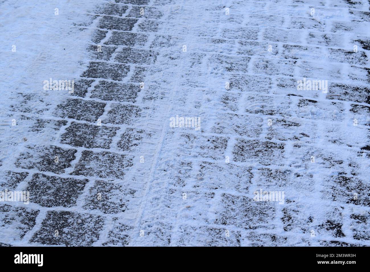 tire tracks in the snow Stock Photo - Alamy