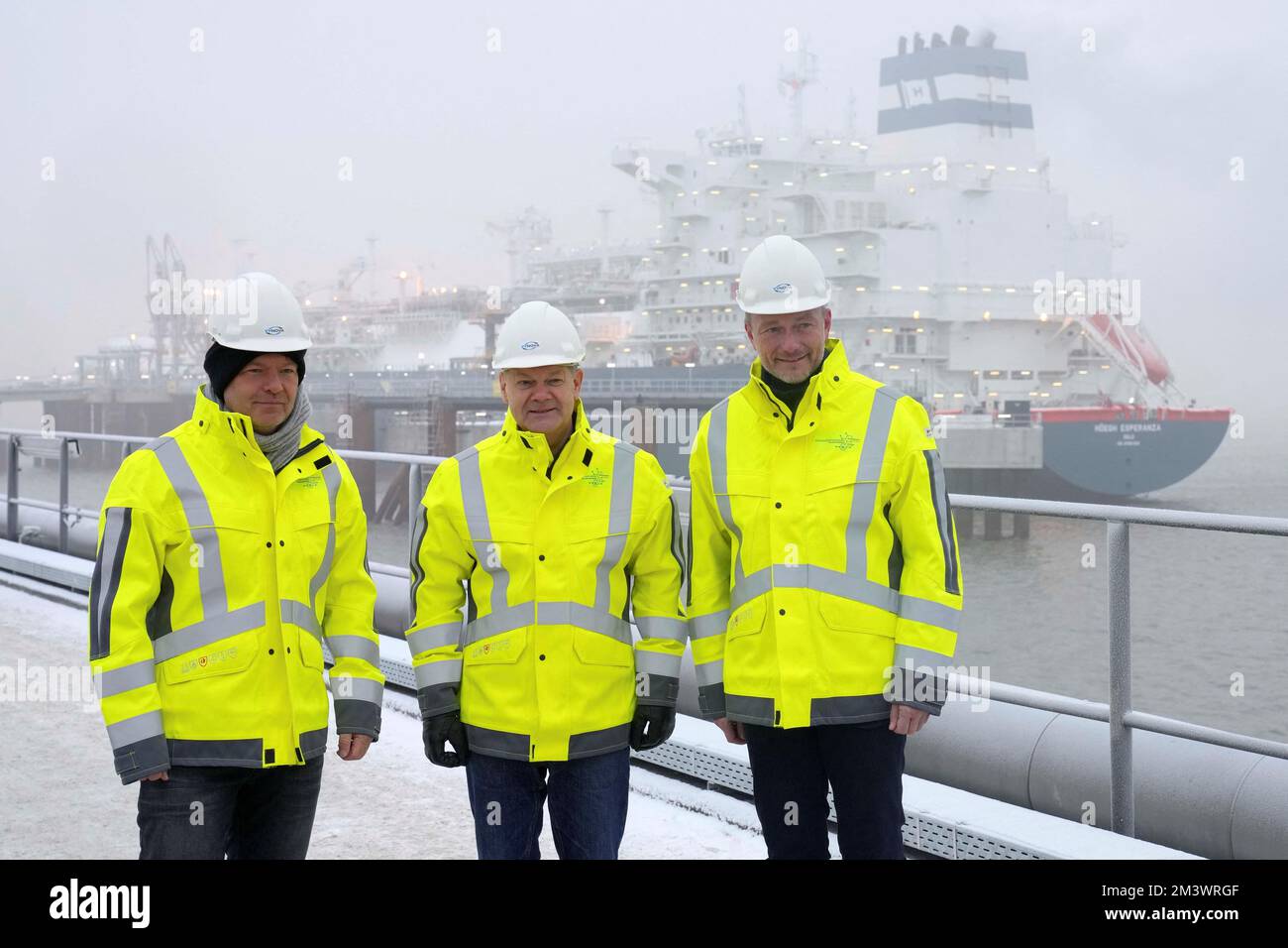 Lng regasification terminal hi-res stock photography and images - Alamy