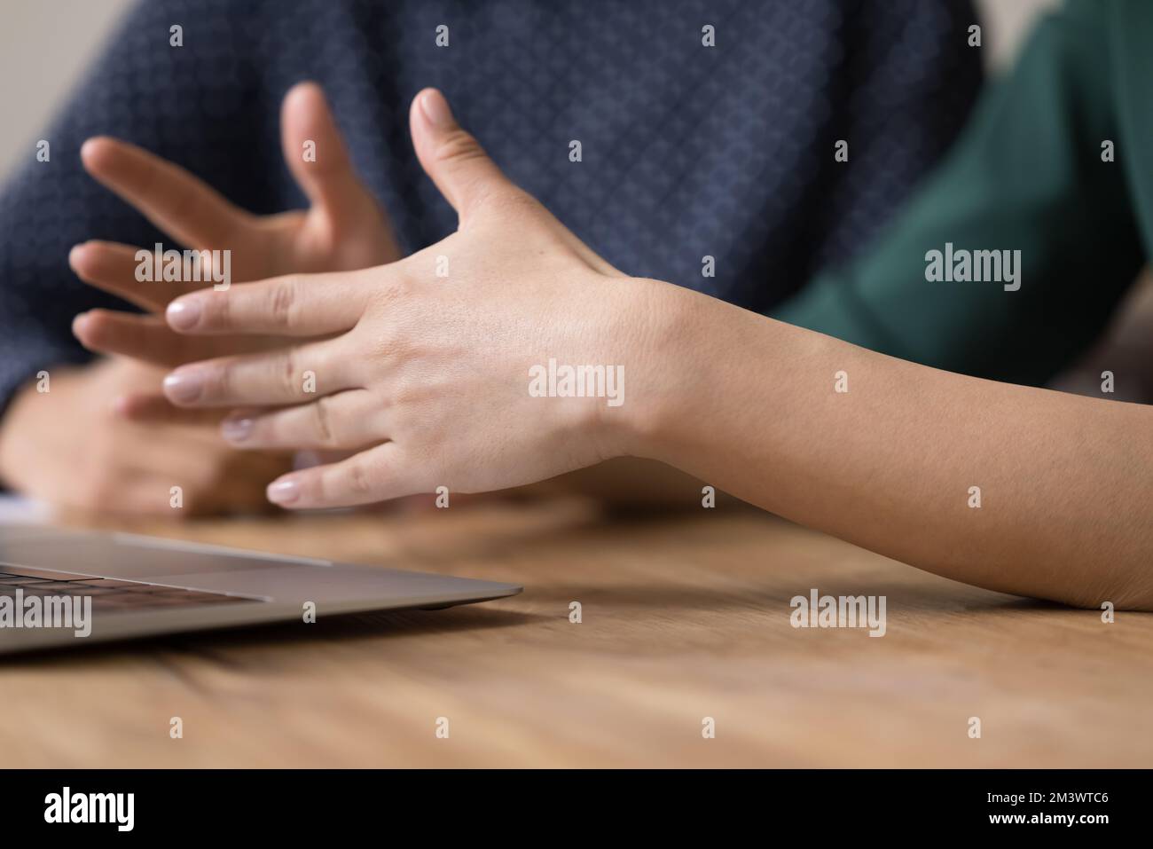 Business employee hi-res stock photography and images - Alamy