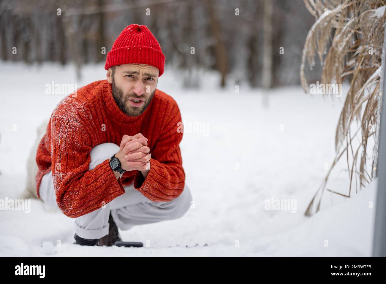 Man cold weather clothing hi-res stock photography and images - Alamy