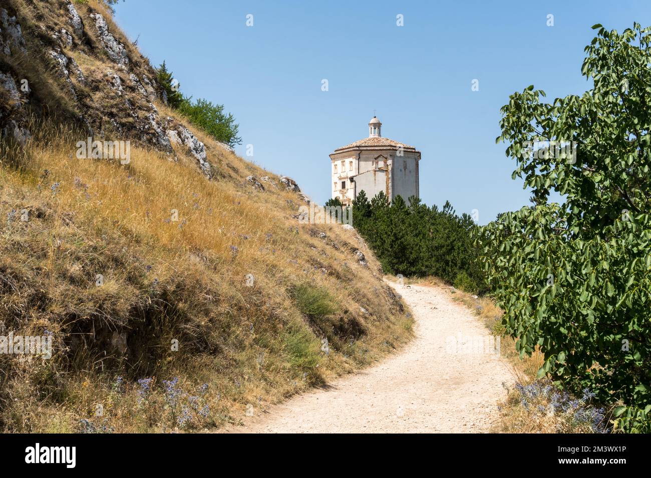 Santa maria della pieta church and rocca calascio hi-res stock ...