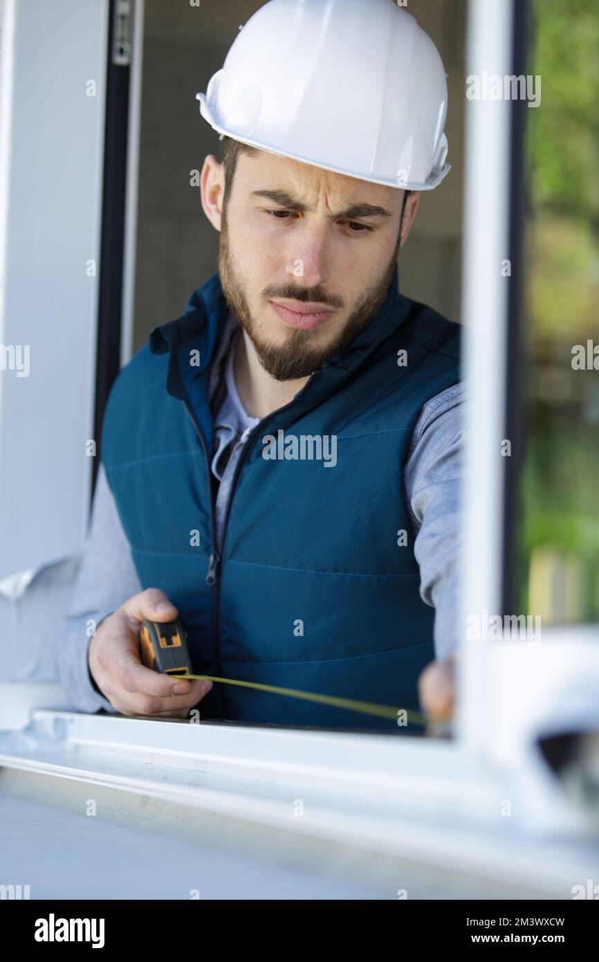 man measuring window Stock Photo - Alamy