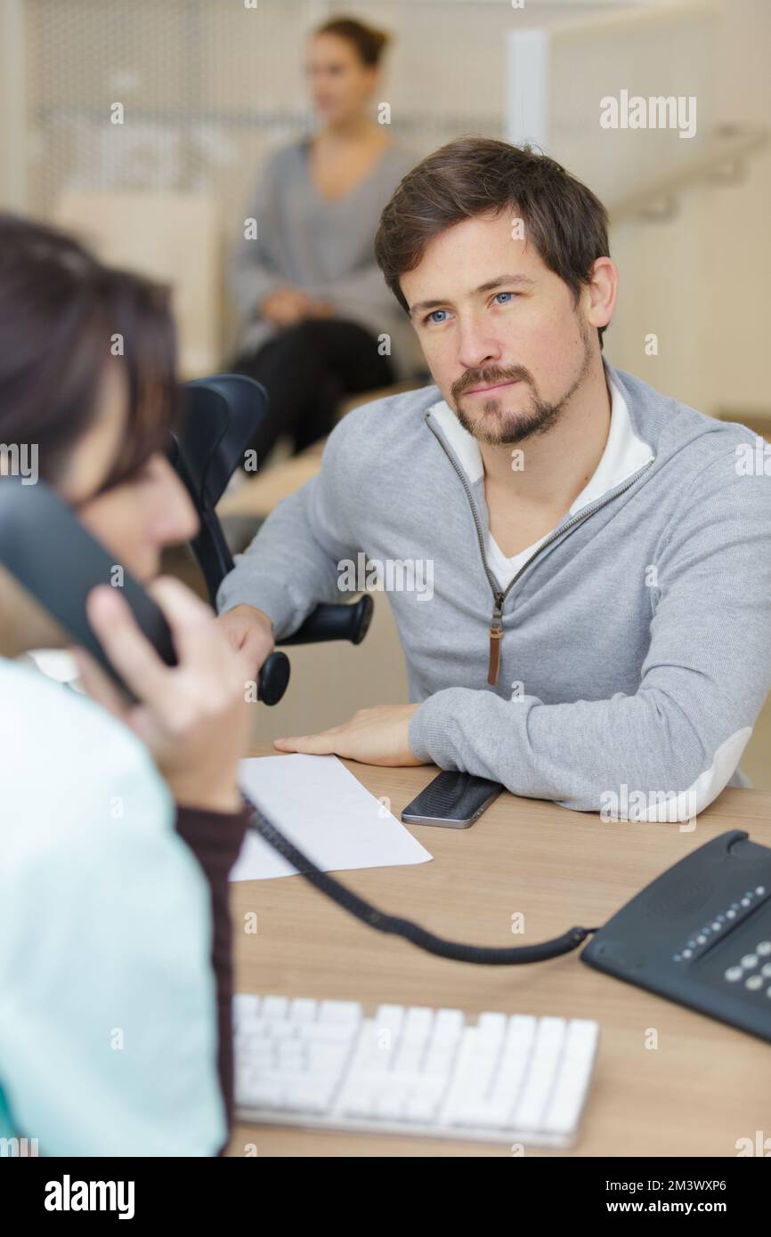 Female and male nurse at nurse station hi-res stock photography and ...